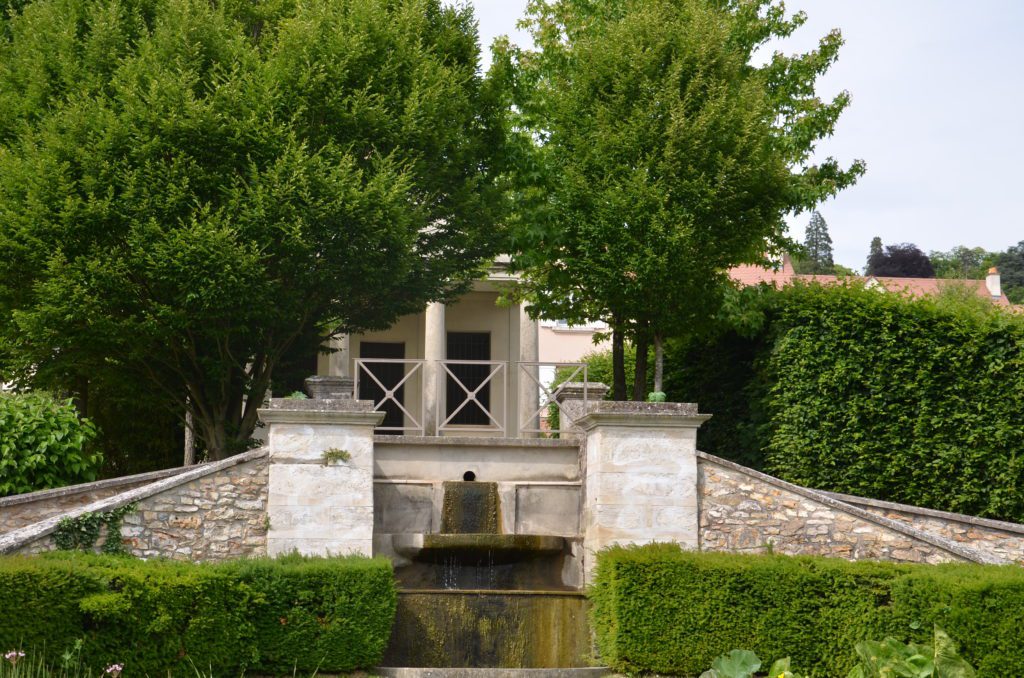 La fontaine Rubelles à Saint-Prix - Plaine Vallée Tourisme - Lac d ...